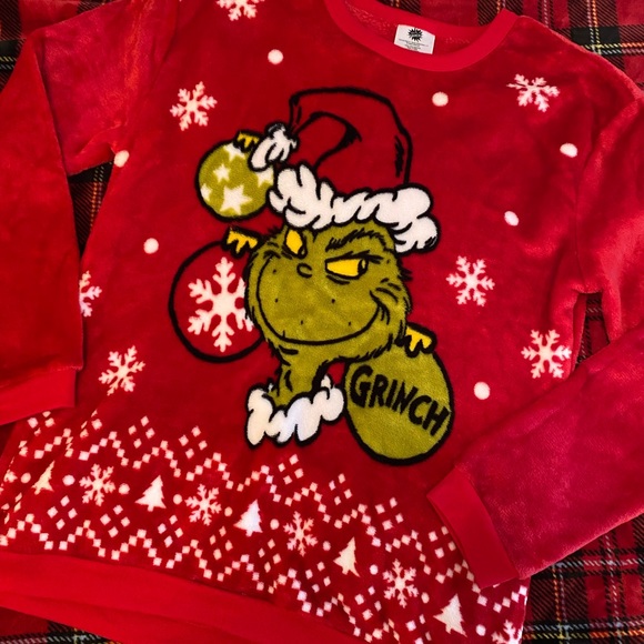 The Grinch | Tops | Cute Fuzzy Fleece Grinch Pullover M | Poshmark